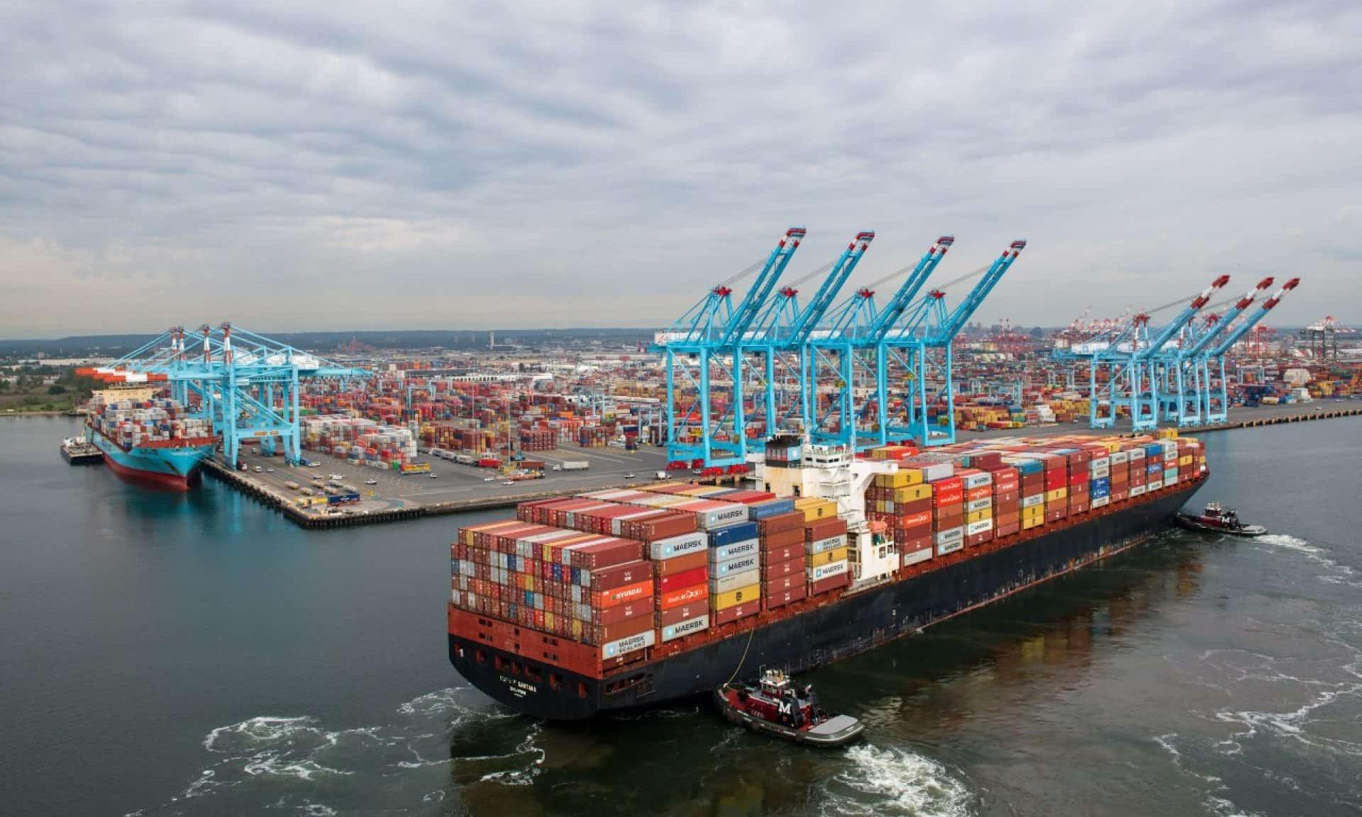 ILU workers walk off US East Coast ports, reject 50% wage hike